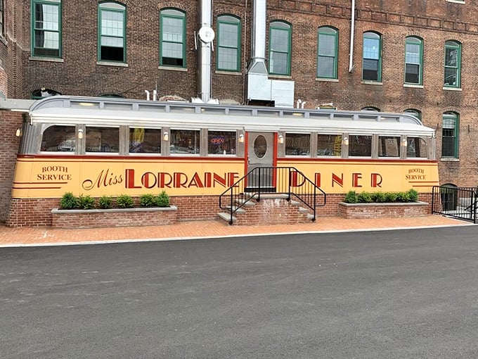 The elegant curves of Miss Lorraine Diner's vintage railcar design remind us when dining out was an occasion, not just a meal.