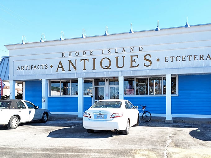 Same building, different angle&mdash;still screaming "Come inside and lose track of time for hours!"