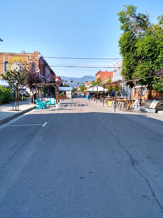 Outdoor dining along Salida's pedestrian-friendly streets offers mountain views with every affordable meal. Al fresco economics at its finest!