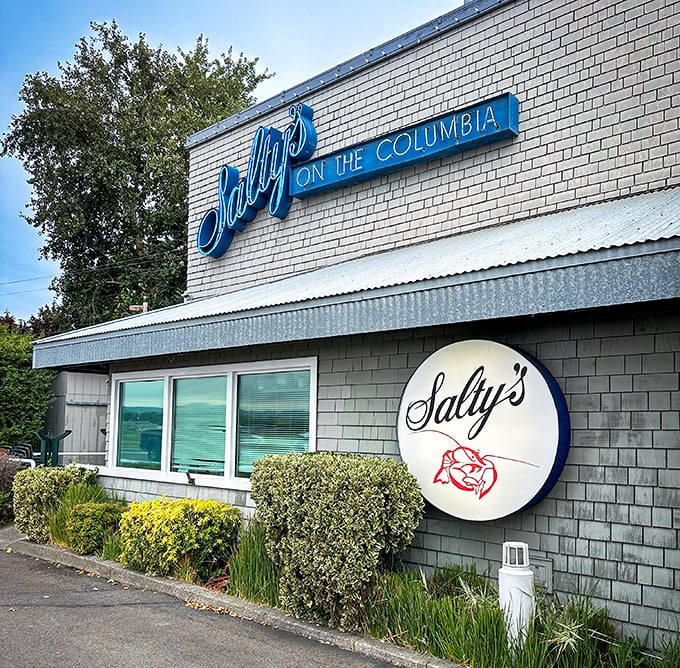 The Columbia River provides a stunning backdrop for Salty's waterfront dining. Where seafood meets scenery in perfect harmony.