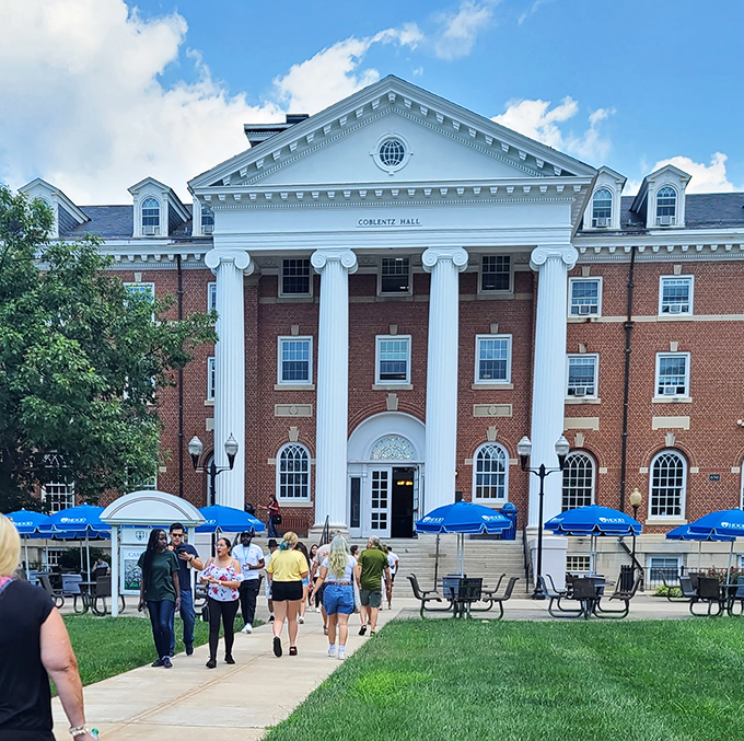 The stately columns of this civic building remind you that democracy can look dignified, even on a Tuesday.