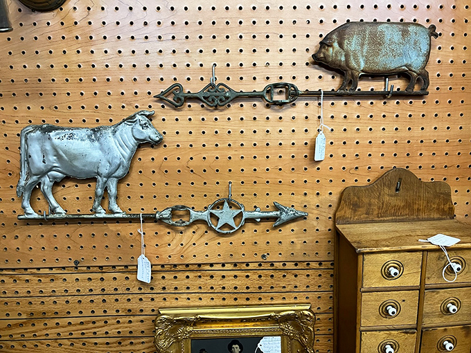 Farm-themed collectibles that scream "Nebraska heritage"&mdash;these metal cow and pig figures would make charming additions to any country kitchen.