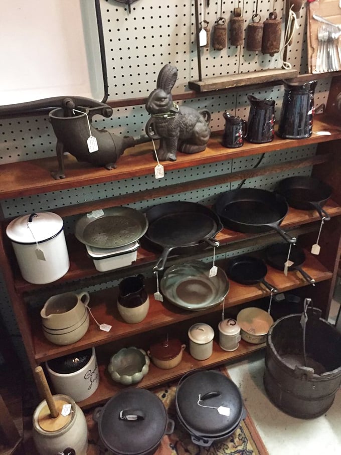 Cast iron skillets that have fried more Sunday breakfasts than you can count – these kitchen veterans have stories seasoned into their surfaces.