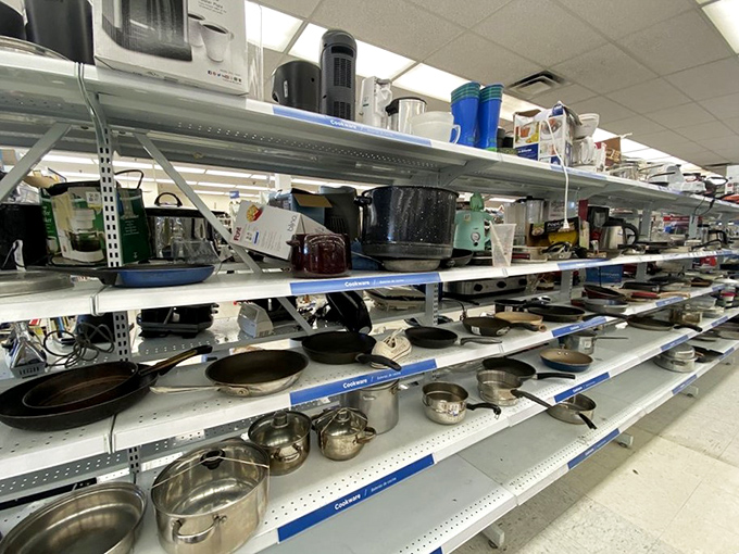 Kitchen implements galore! From forgotten fondue pots to barely-used bread makers &ndash; someone's culinary abandonment becomes your cooking revelation.