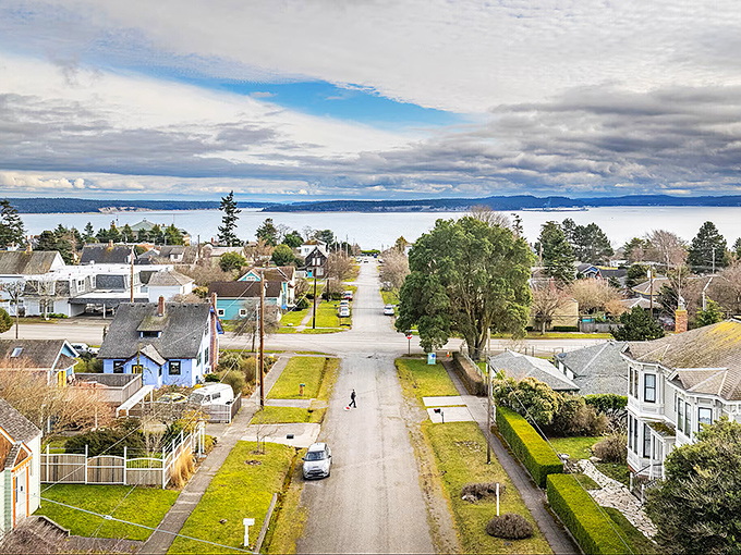 Neighborhoods with character and views to match&mdash;Port Townsend's residential streets offer a daily dose of maritime magic.