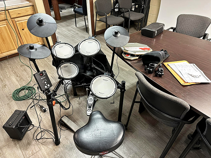 From amateur musicians to curious kids, this electronic drum set awaits its next rhythm-maker. Rock star status not included, but definitely implied.