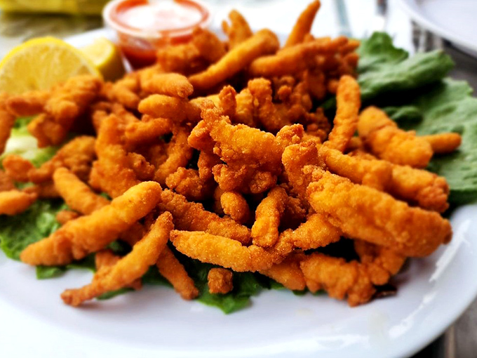 Golden-fried clams that crackle with each bite, served on a bed of lettuce that's mostly there to make you feel less guilty about what comes next.