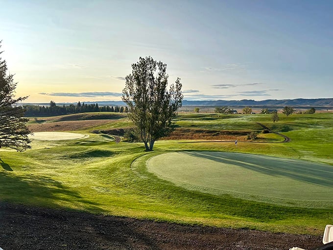 Rolling Hills Country Club serves up mountain views with every swing &ndash; retirement golf at its most spectacular.