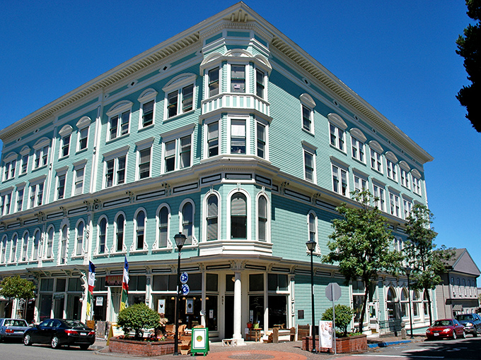 The Mint-colored Victorian masterpiece on the corner could make even the most dedicated minimalist reconsider their life choices. Ornate doesn't begin to describe this seafoam dream.
