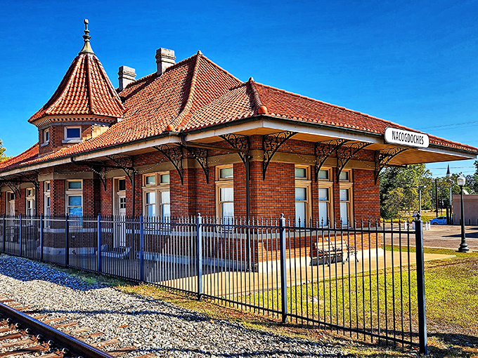 single photo enhanced with easyhdr 3.16.1: southern pacific rail
The historic Nacogdoches Railroad Depot stands as a terracotta testament to when travel was an event, not just transportation. Those roof tiles have stories. 