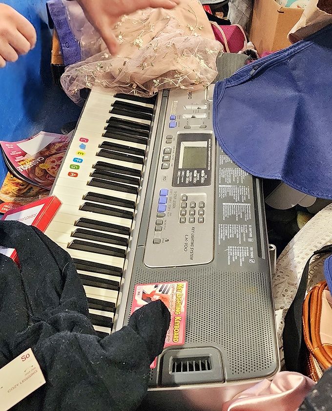 One person's abandoned keyboard is another's musical opportunity. Imagine the tunes this electronic piano has played&mdash;and could play again.