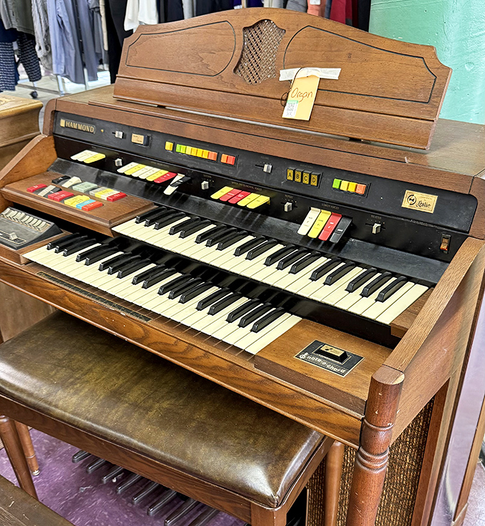 This Hammond organ isn't just furniture &ndash; it's a time machine to when family rooms echoed with "Raindrops Keep Falling on My Head."