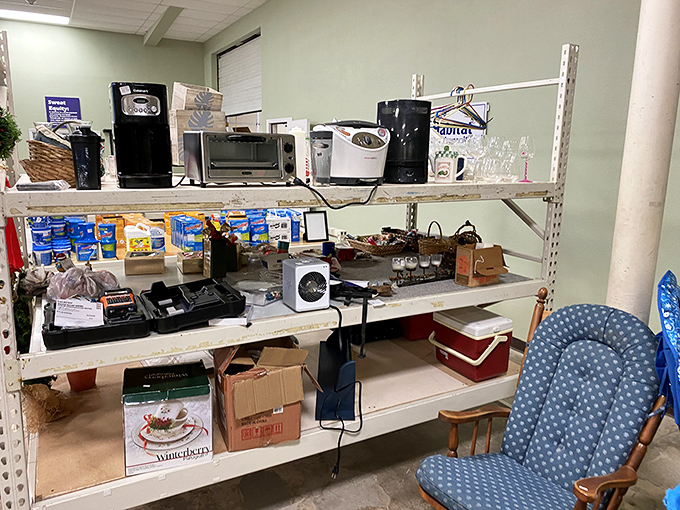 Kitchen appliance heaven! From coffee makers to toaster ovens, these gently-used gadgets are just waiting for their second act in your culinary production.