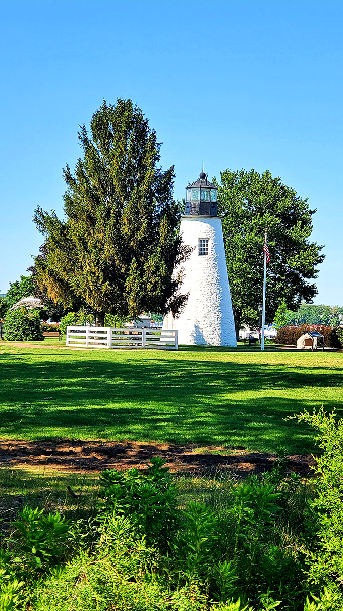 Bathed in sunshine and surrounded by greenery, this lighthouse has been guiding mariners since 1827. A maritime landmark that's more photogenic than most celebrities.