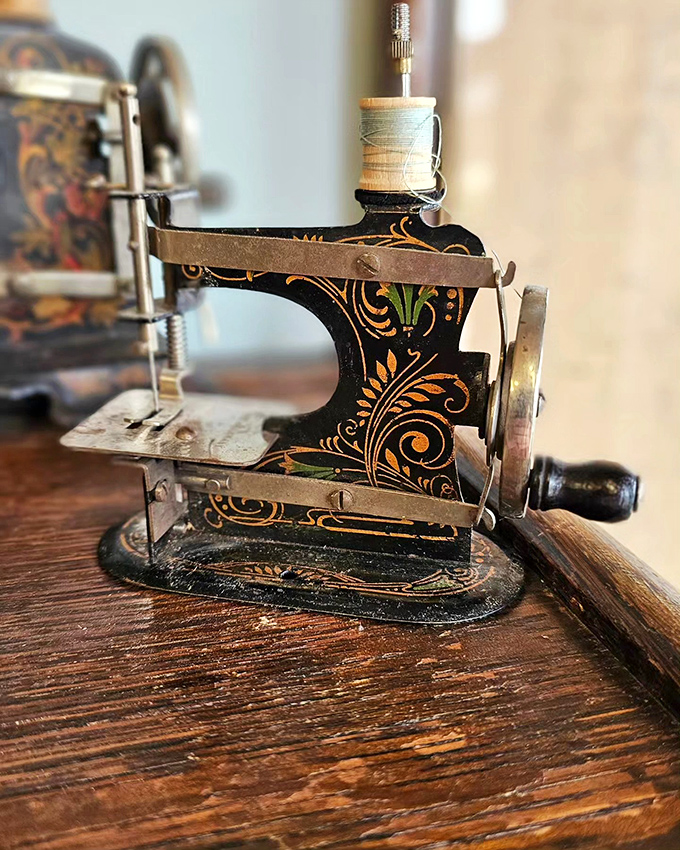 This isn't just a sewing machine&mdash;it's a mechanical ballet dancer frozen in time, its decorative flourishes telling tales of handcrafted garments from another era.