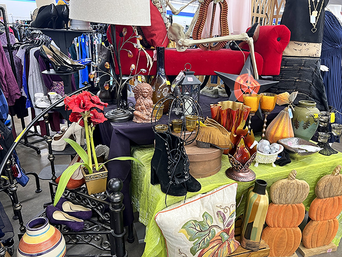 Seasonal decorations galore! Halloween meets autumn harvest in this cornucopia of pre-loved d&eacute;cor that would make Martha Stewart consider thrifting.