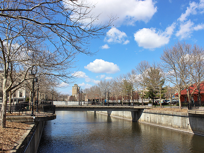 Urban waterways create serene moments in the heart of this bustling cereal city.