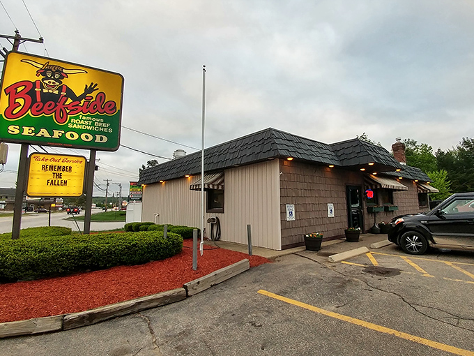 Beefside's unassuming roadside charm draws loyal fans for good reason. Sometimes the plainest packages hide the tastiest surprises!