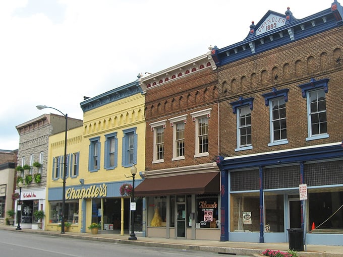 Campbellsville's colorful downtown facades brighten more than just the streetscape&mdash;they brighten retirement budgets too! A feast for the eyes that spares your wallet.