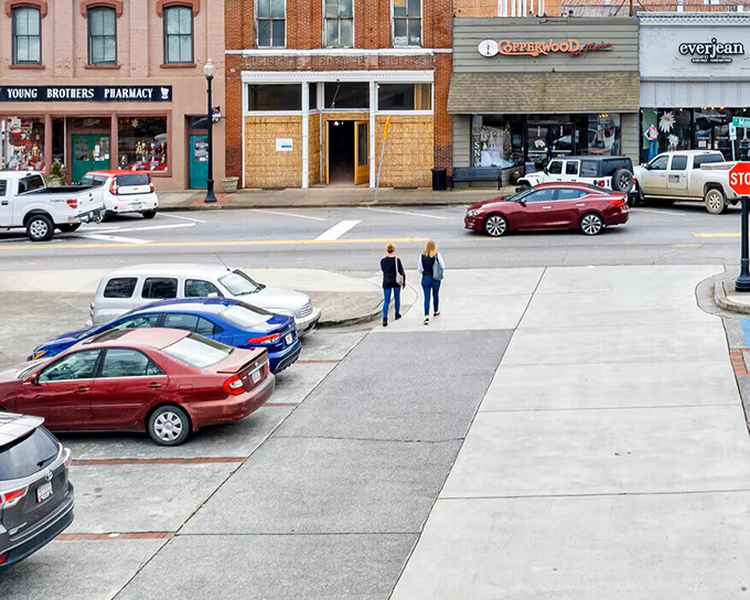 Cartersville's charming downtown could be a movie set, but the friendly faces you'll meet are authentically Georgian.