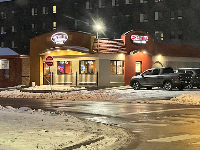 Chalili's glows like a chicken oasis in the night, beckoning hungry travelers with promises of crispy goodness.