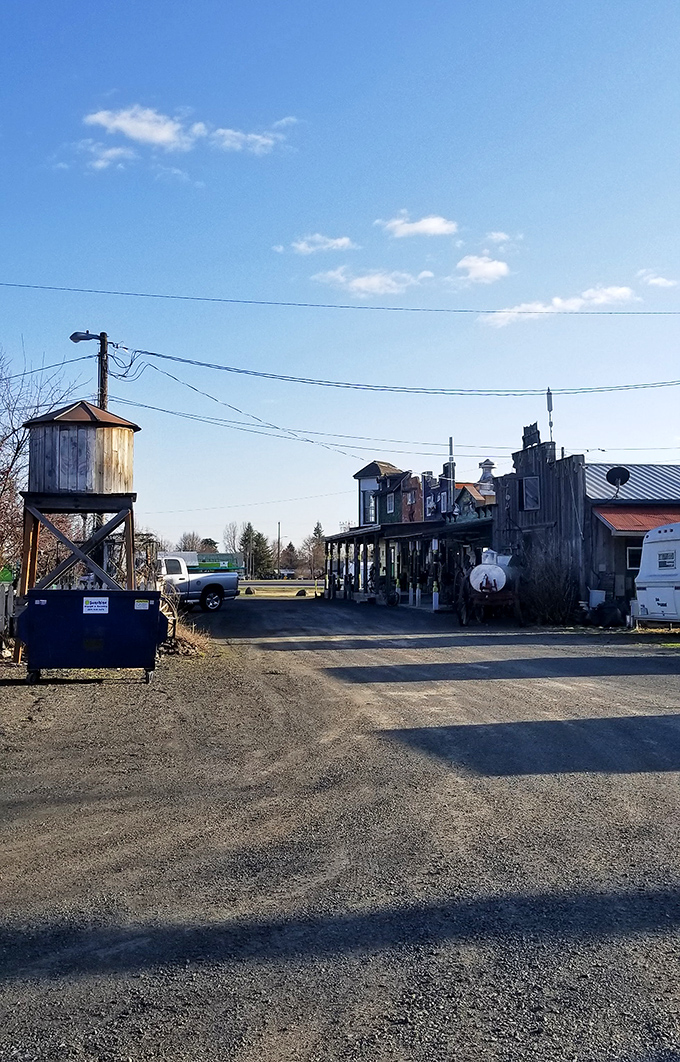 Davenport's rustic outskirts have that "time forgot" quality &ndash; where wooden water towers and weathered buildings tell stories better than Netflix.