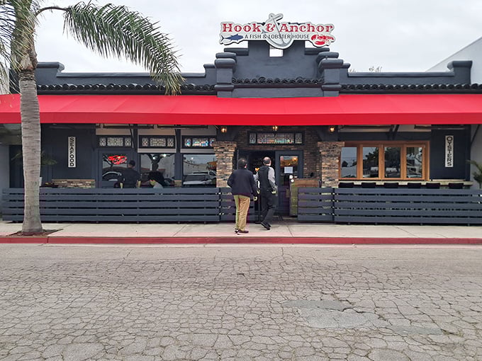 Hook & Anchor's stone-and-brick facade hides seafood treasures within. Pirates had it wrong &ndash; the real gold is served on a bun.