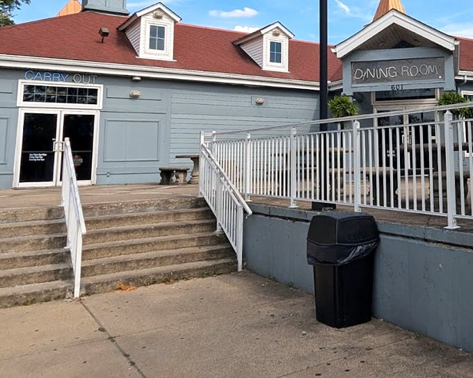 KingFish's welcoming porch practically begs you to sit a spell with a plate of fried catfish. River views included!
