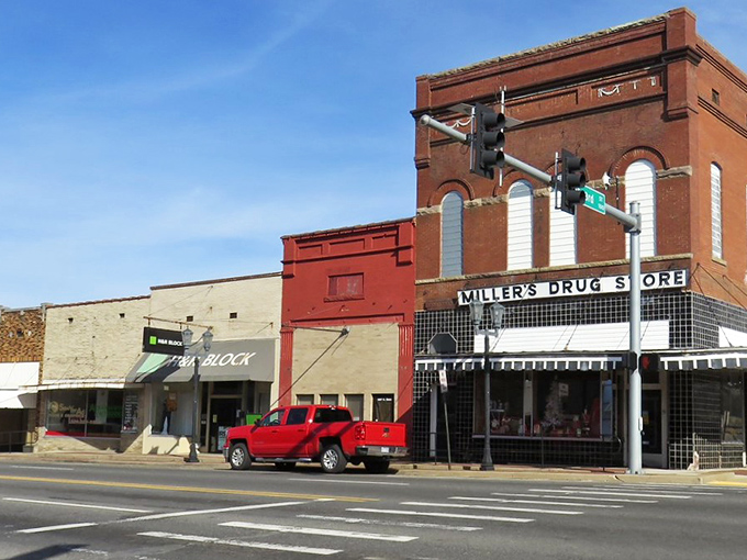 Malvern's downtown invites leisurely window shopping without wallet anxiety. The "Brick Capital" builds solid retirement dreams on modest budgets!