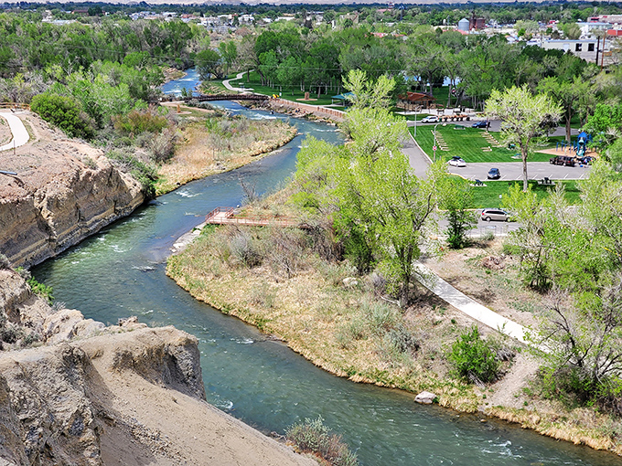 Montrose's wide-open vistas and big Colorado skies come standard with every reasonably-priced home. Million-dollar views without the price tag!