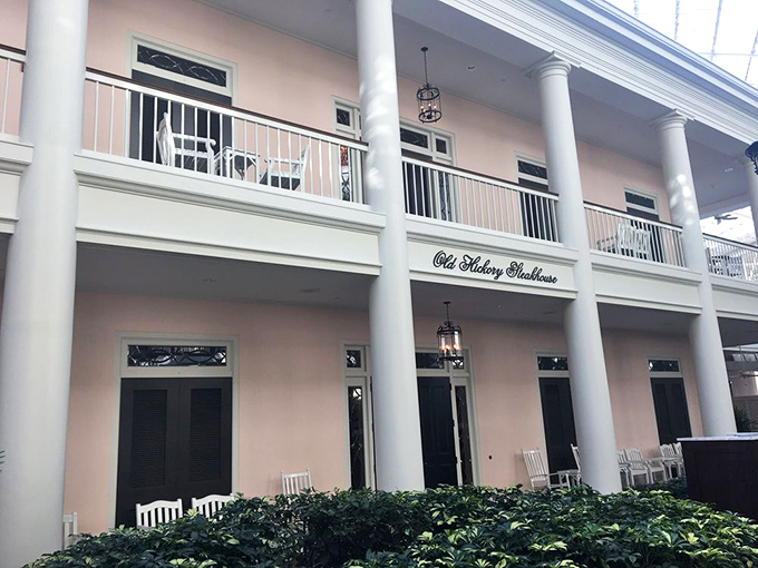 Old Hickory's grand columns and Southern charm &ndash; where Gone with the Wind meets "gone with the diet."