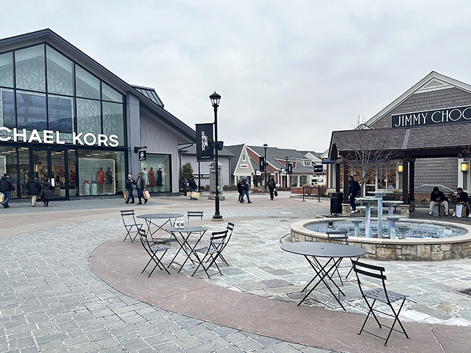 Outlet NYC's village-style layout makes bargain hunting feel like strolling through a friendly neighborhood.