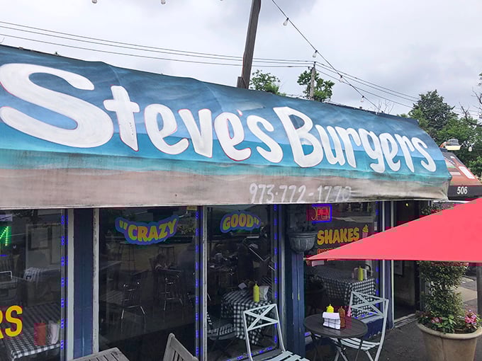 Steve's Burgers proves great things come in small packages&mdash;especially when those packages contain "Crazy Good Shakes."