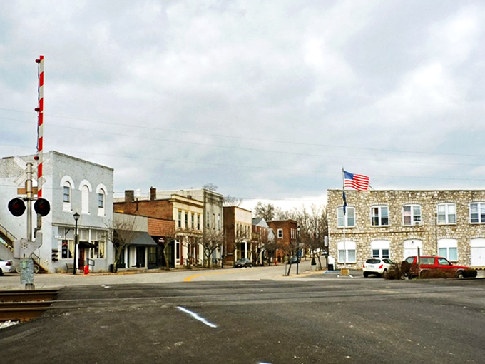 Wilmore's main street has that "Mayberry meets modern day" vibe where your retirement dollars stretch like Sunday afternoon.