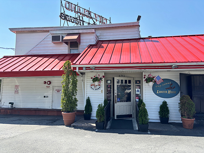 That bright red roof isn't trying to hide&mdash;it wants you to find the lobster rolls waiting inside.