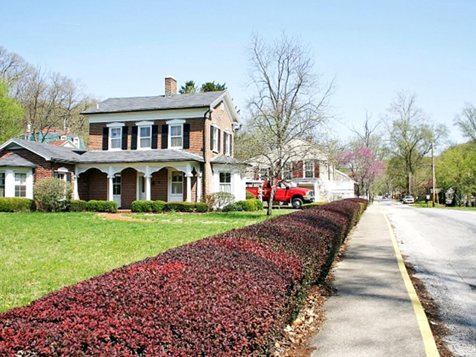 Historic homes in Elsah line streets bordered by meticulously maintained hedges. Even the landscaping looks like it's been there since Lincoln was shopping for top hats.