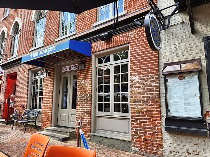 Those big windows frame Old Town's cobblestone stories while showcasing the freshest catch of the day inside.