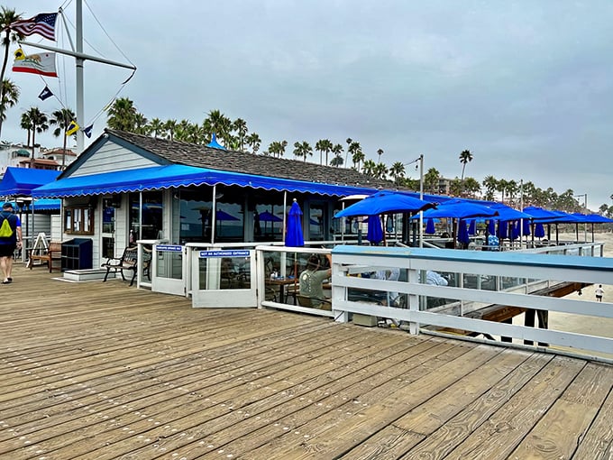 Where wooden planks meet ocean waves! This breezy deck practically guarantees your chowder comes with a side of spectacular Pacific panorama.