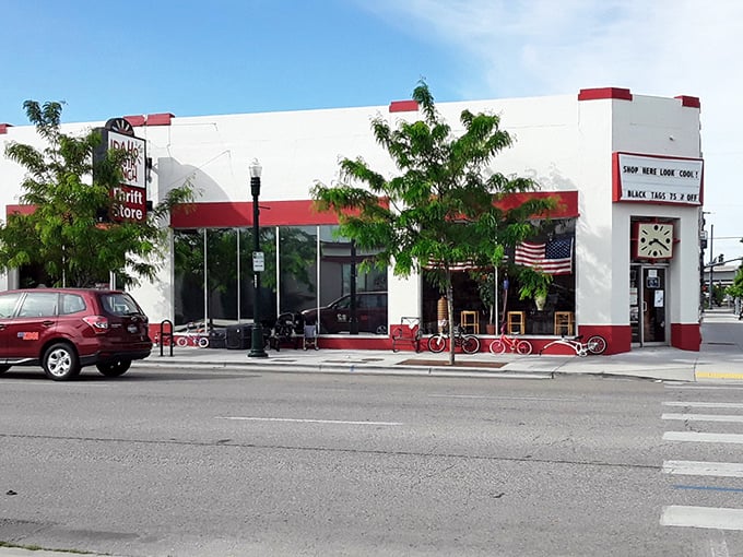 That classic red and white color scheme practically shouts "Come find something amazing!" to every passerby on Main Street.