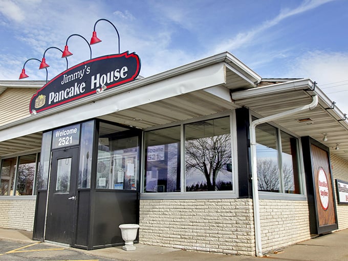 Behind this modest storefront lies breakfast perfection that turns ordinary mornings into something truly special and memorable.