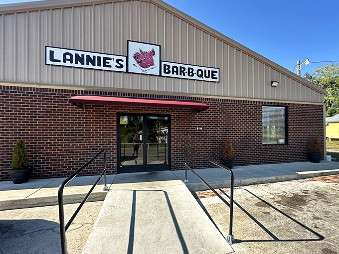 No architectural awards here&mdash;just the promise of legendary BBQ that keeps the parking spots filled at Lannie's.