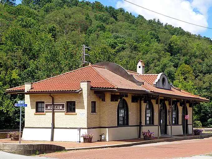 The old train station turned museum in Philippi is dressed in terra cotta and surrounded by mountains. History never looked so photogenic.