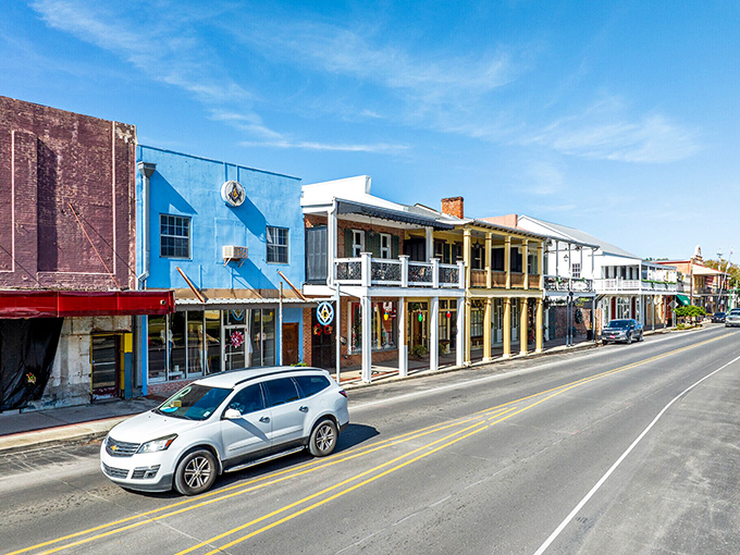 Downtown St. Martinville has that "time forgot" quality that retirement dreams are made of. Peaceful doesn't begin to describe it.