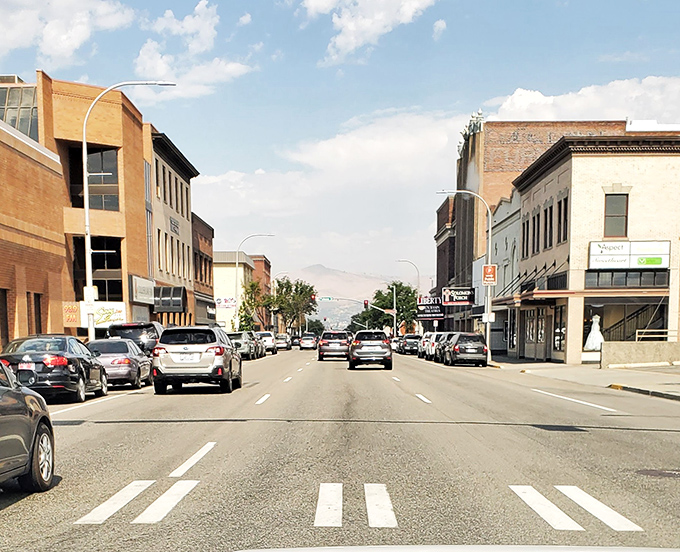 The Columbia River winds through town like nature's own Main Street, connecting neighborhoods beautifully.
