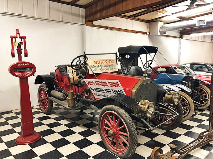 This 1909 Buick Model 16 makes modern cars look like they're trying way too hard.