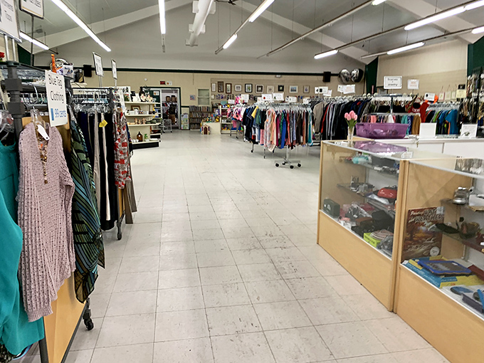 Wide aisles and clear organization make treasure hunting civilized&mdash;no elbow-throwing required to score that perfect find.