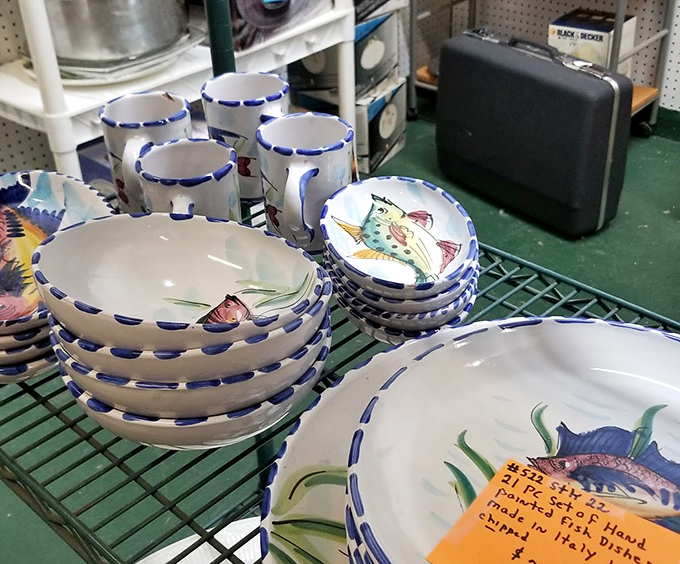 These fish-adorned dishes are swimming with personality. Perfect for that lake house you've been meaning to buy... or just dreaming about.