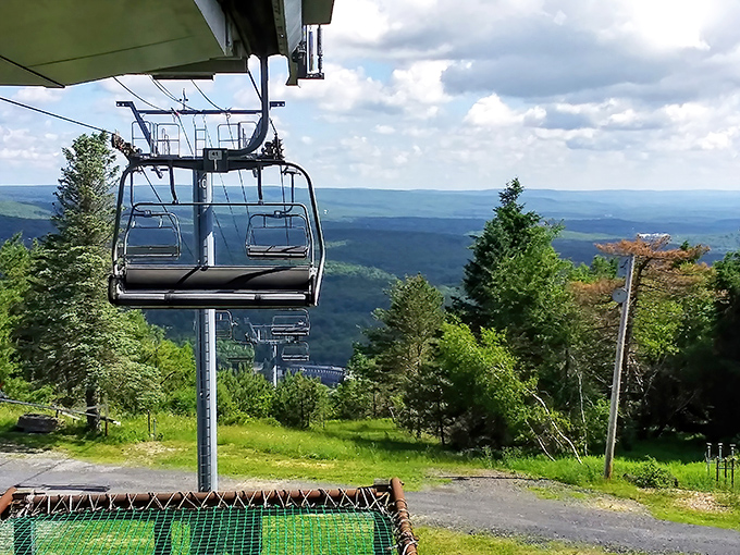 The chairlift ride at neighboring Camelback Resort offers a preview of Big Pocono's majesty. Like an appetizer before nature's main course.