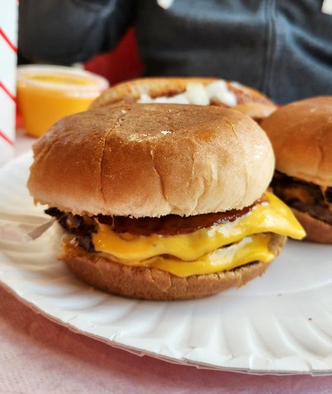 The cheeseburger at Al's doesn't need fancy aioli or artisanal buns&mdash;just perfectly melted American cheese that drapes over the patty like a cozy Vermont blanket.
