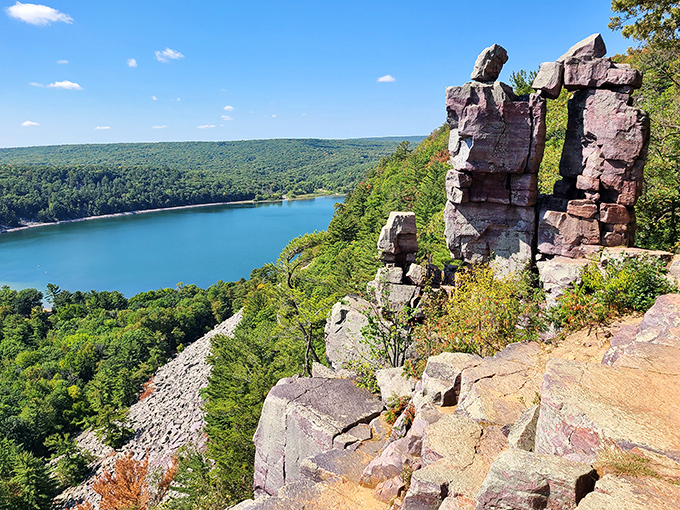 Devil's Lake's quartzite bluffs aren't just pretty&mdash;they're 500-million-year-old geological celebrities offering views that make smartphone cameras weep with inadequacy.